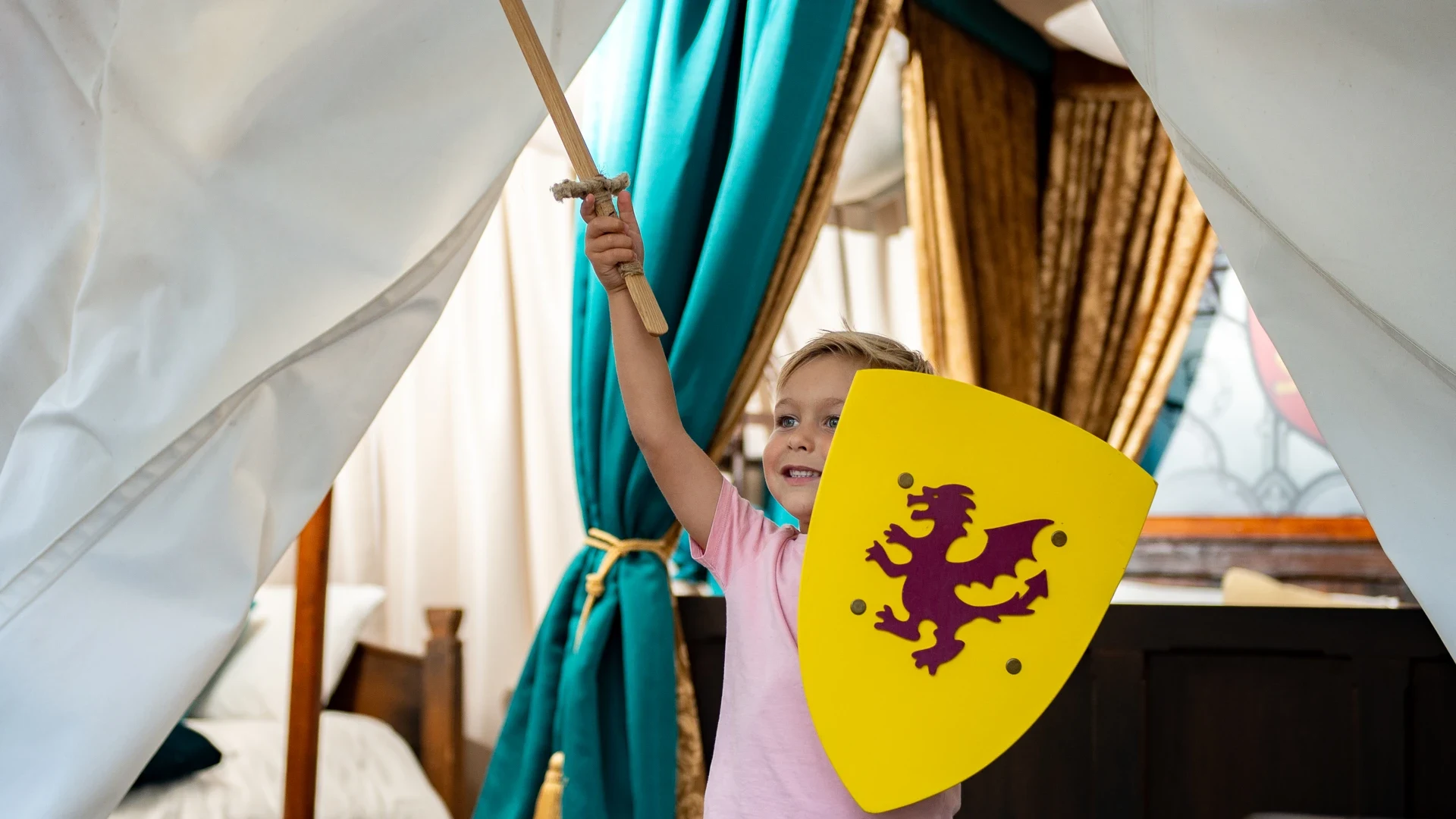 Warwick Castle Short Breaks - Medieval Hotels & Glamping | Day Out With ...